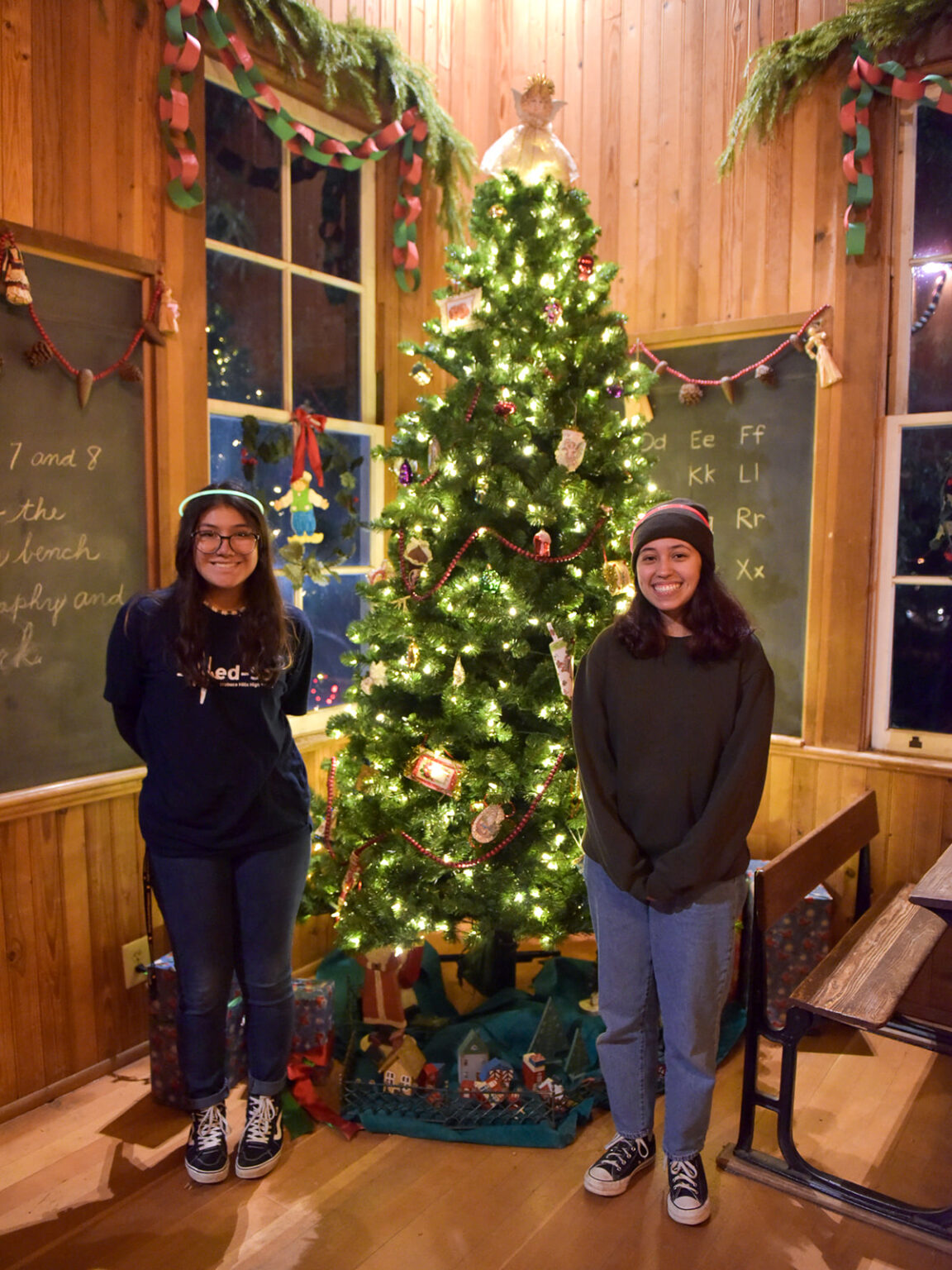 Heritage Hill Historical Park Candlelight Walk & Holiday Lights (2022 ...