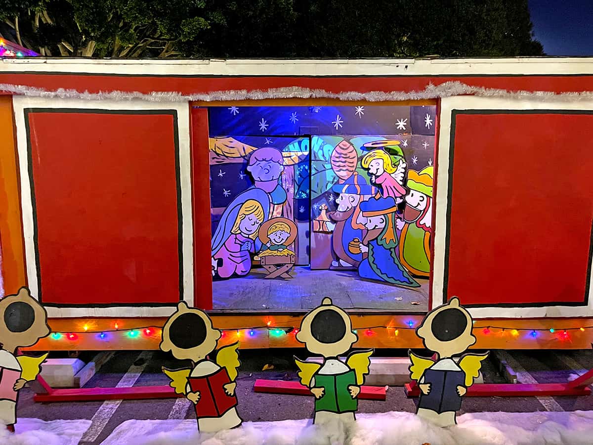 The Snoopy House Holiday Display at Costa Mesa City Hall (2023 ...